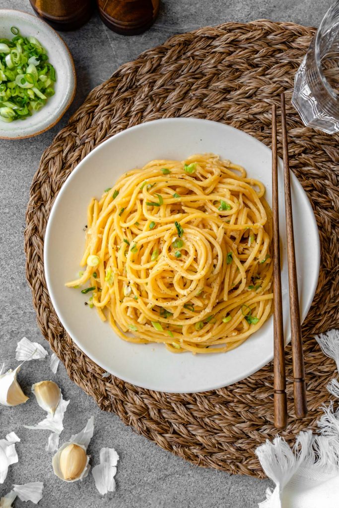 Vietnamese Garlic Noodles (Mì Xào Tỏi) - Balance With Jess